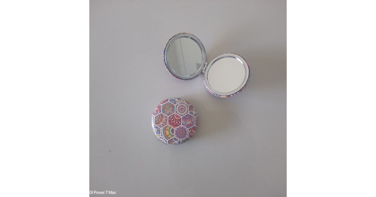 Clamshell Compact Mirror | Sell-SA